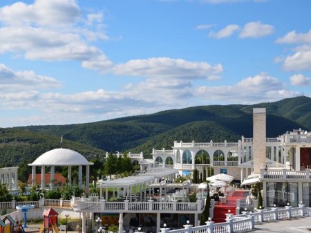 Queen Vali Palace Hotel, Gjlan, Kosovo