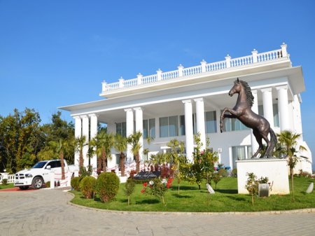 Queen Vali Palace Hotel, Gjlan, Kosovo